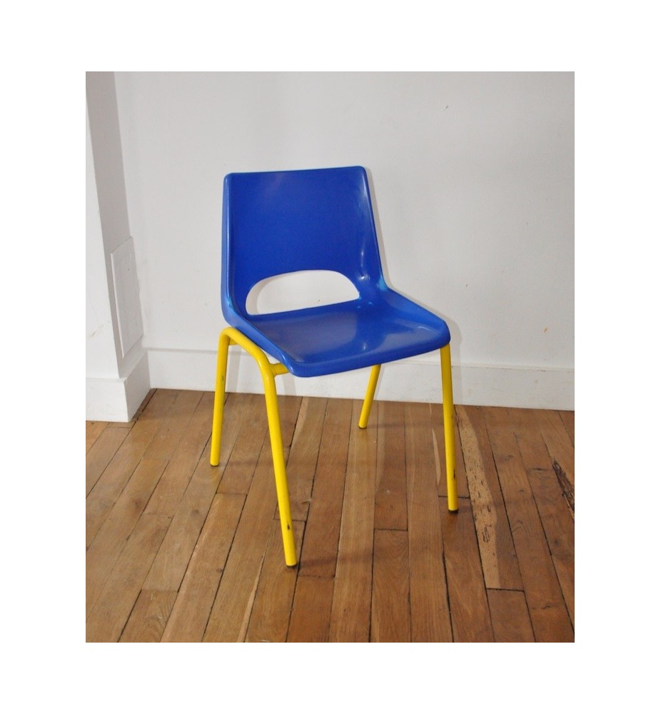 Chaise maternelle vintage bleue