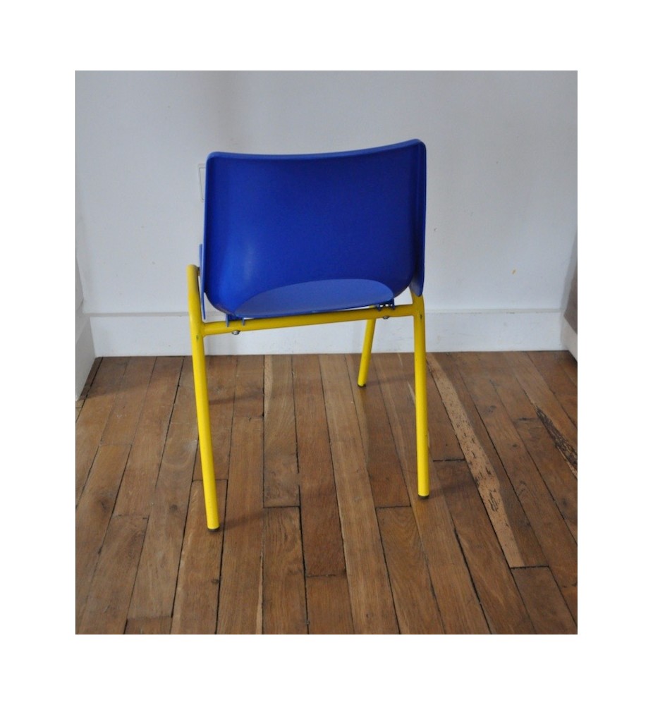 Chaise maternelle vintage bleue